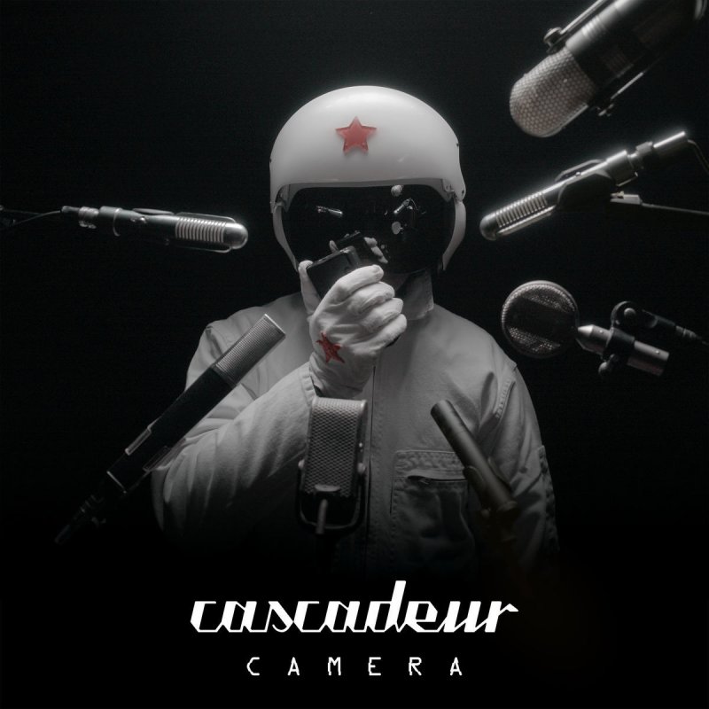 Letra de I Am a Camera de Cascadeur | Musixmatch
