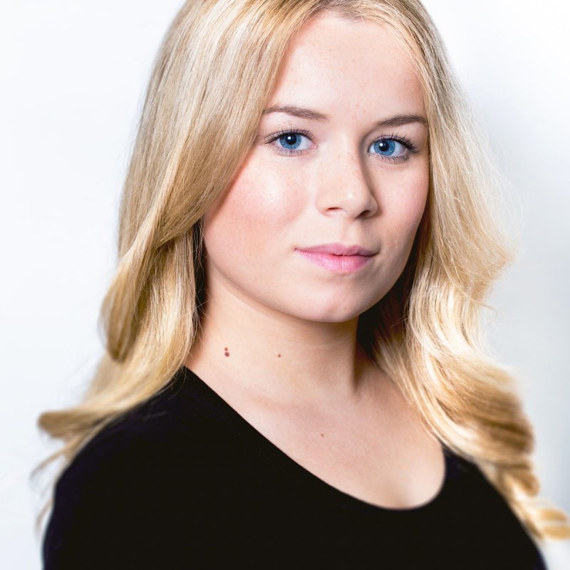 Eva Walker - Supermarket Flowers paroles | Musixmatch